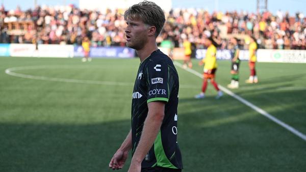 Indy Eleven signs forward Charlie Sharp