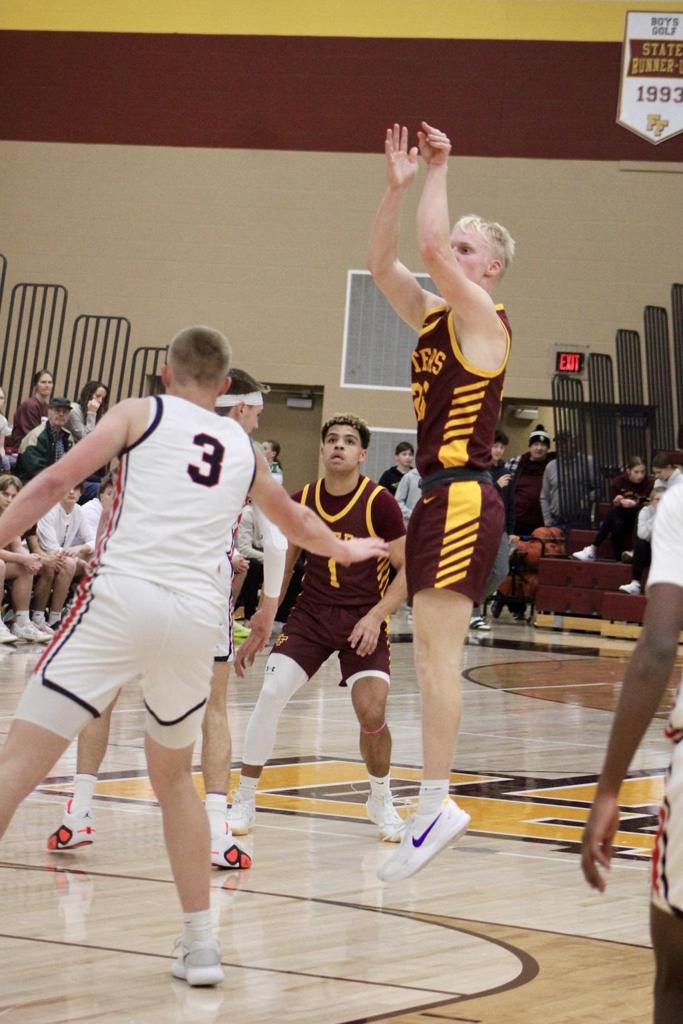Cardinals Dominate Otters in CLC Battle, 90-46